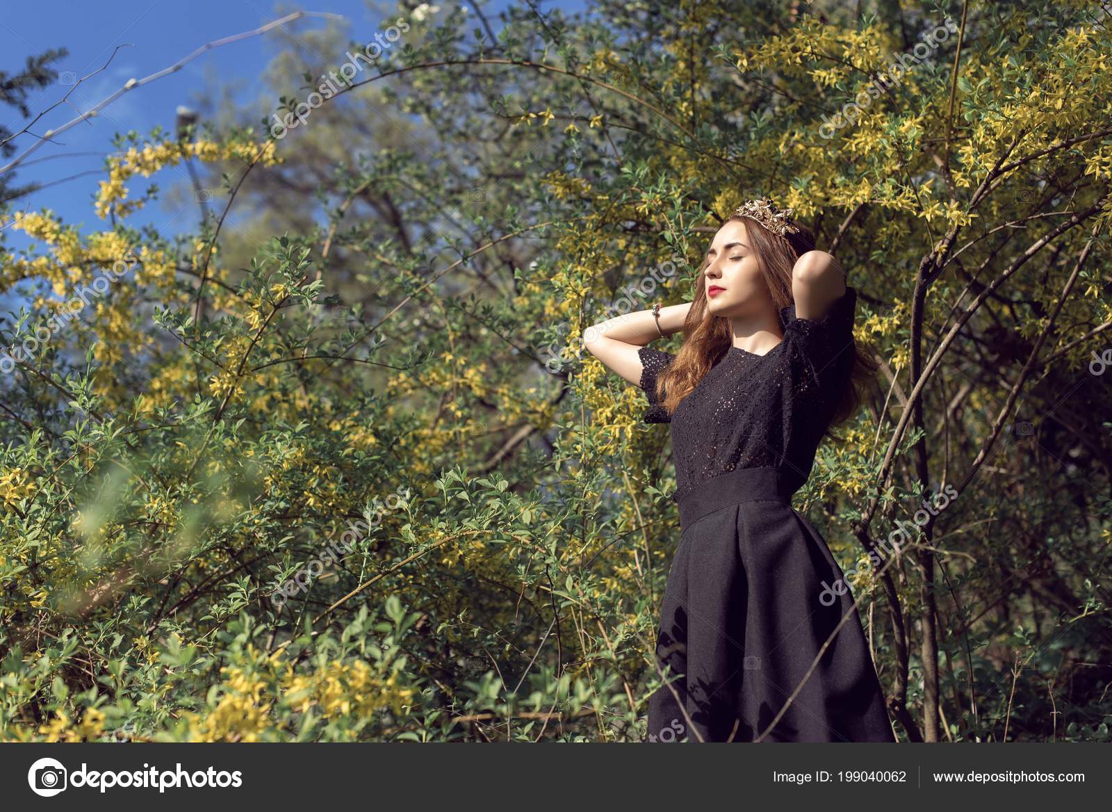 April walk in the green park — Stock Photo © bombardir #199040062