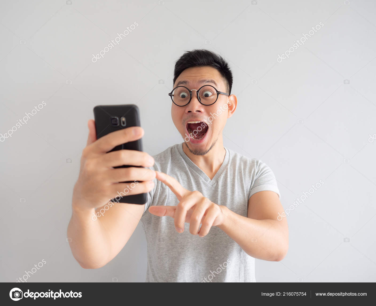 Wow Face Asian Man Shocked What See Smartphone Isolated Grey — Stock ...