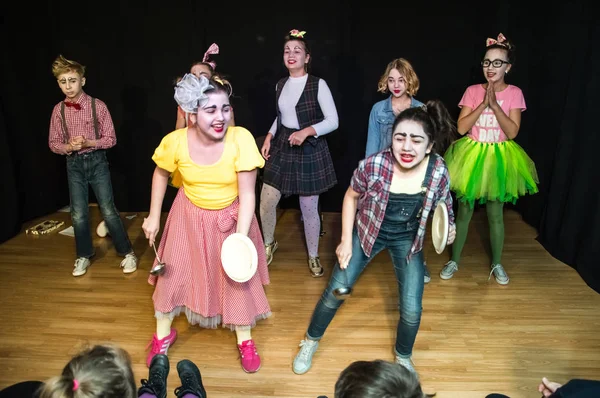 Theatre children Stock Photos, Royalty Free Theatre children Images ...