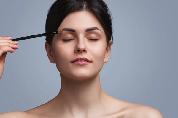 Doing makeup Stock Photos, Royalty Free Doing makeup Images | Depositphotos