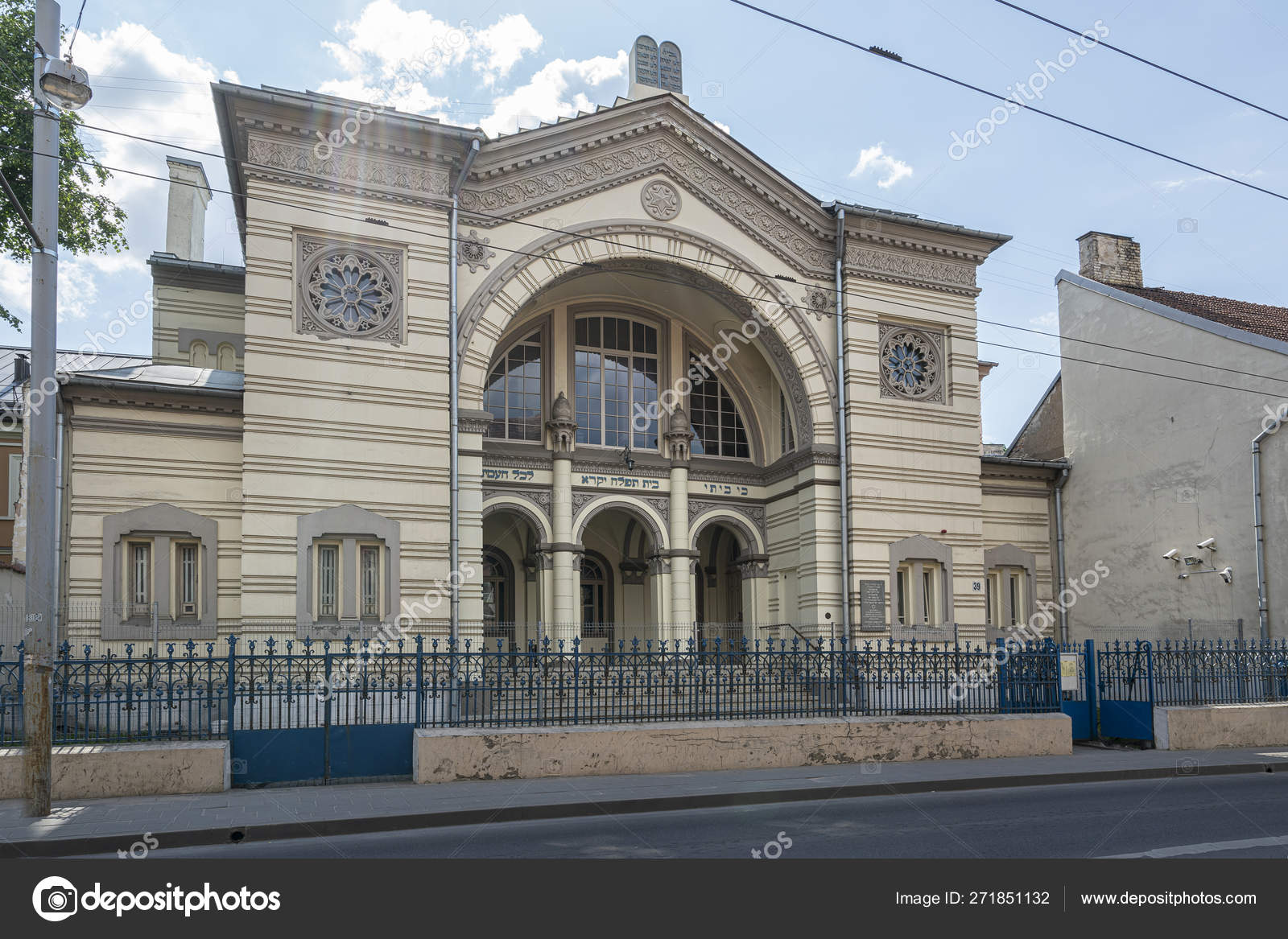 The synagogue in Vilnius – Stock Editorial Photo © sergiodv #271851132
