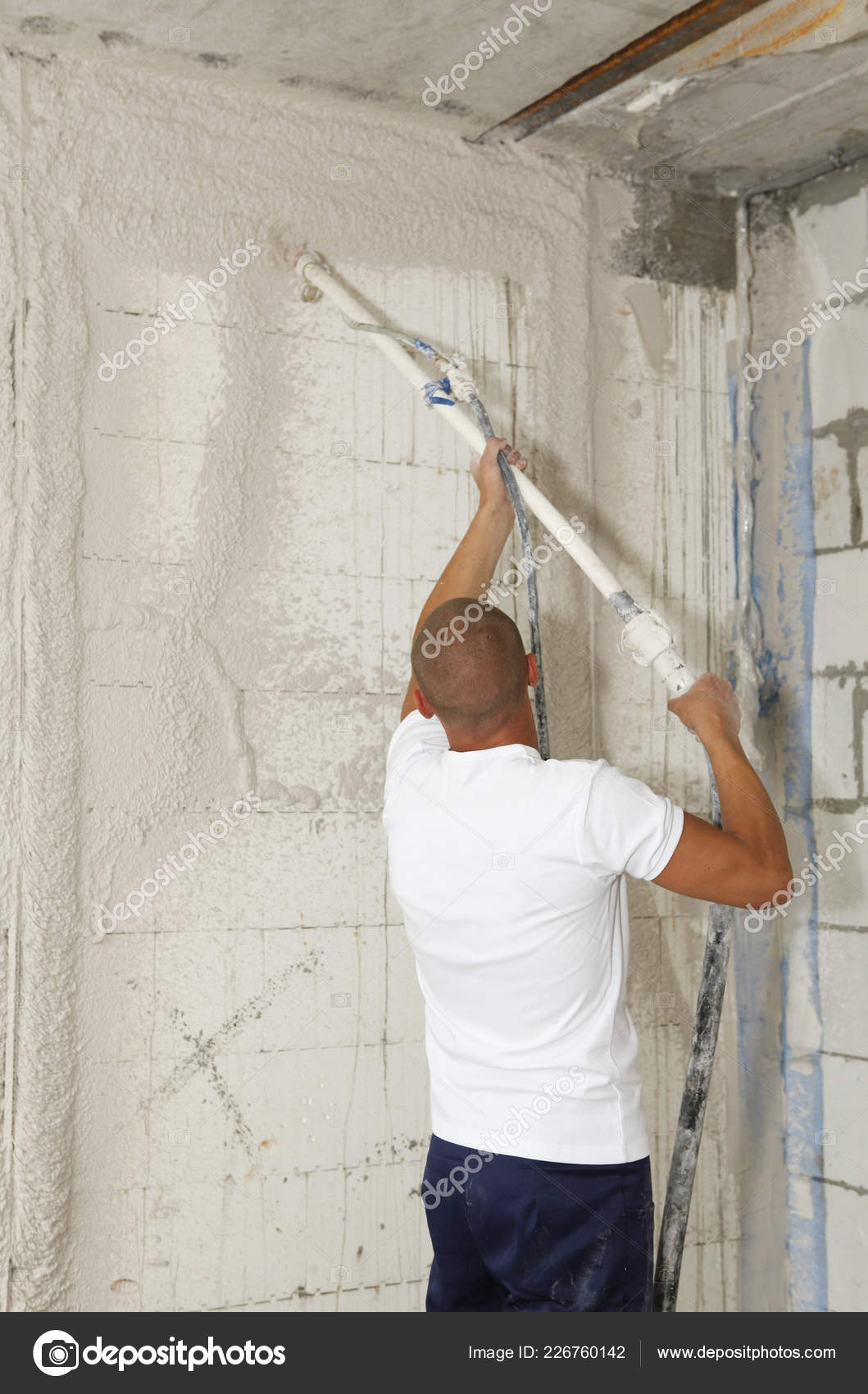Worker Spray Plastering Machine Plastering House Walls Finishing Walls ...