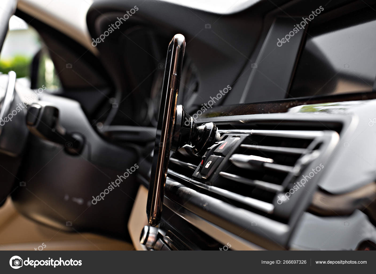 Panel Frontal Del Coche Cerca — Foto de stock #266697326 © blachkovsky