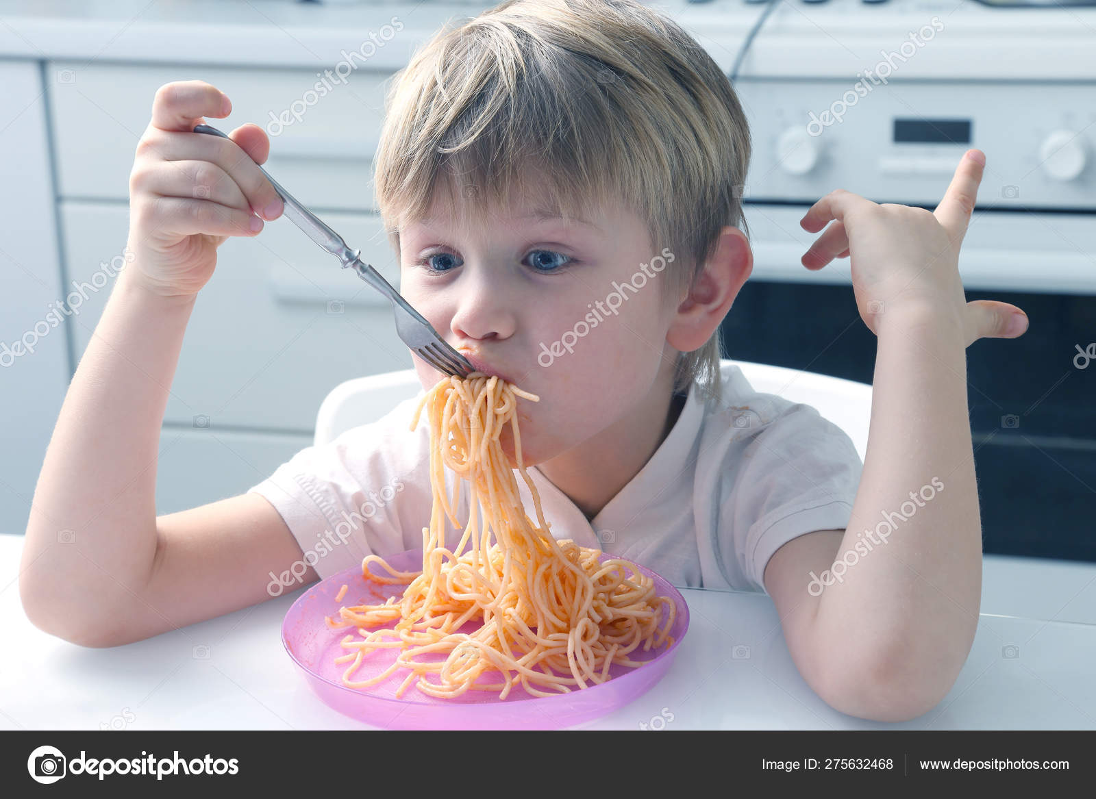 Little child eating pasta. traditional food of children — Stock Photo ...