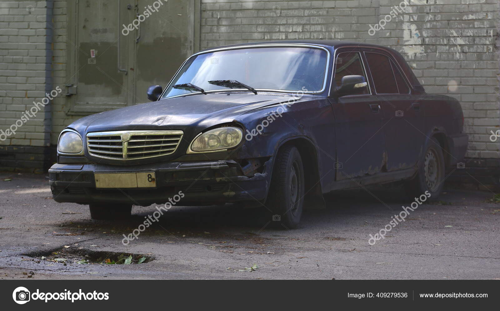 Abandoned Old Broken Rusty Car Iskrovsky Prospekt Saint Petersburg ...