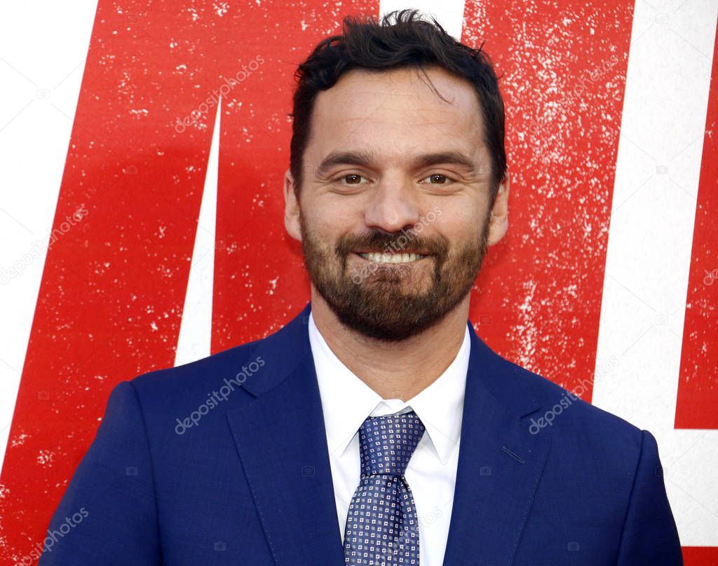 actor Jake Johnson en el estreno en Los Ángeles de 'Tag' celebrado en ...