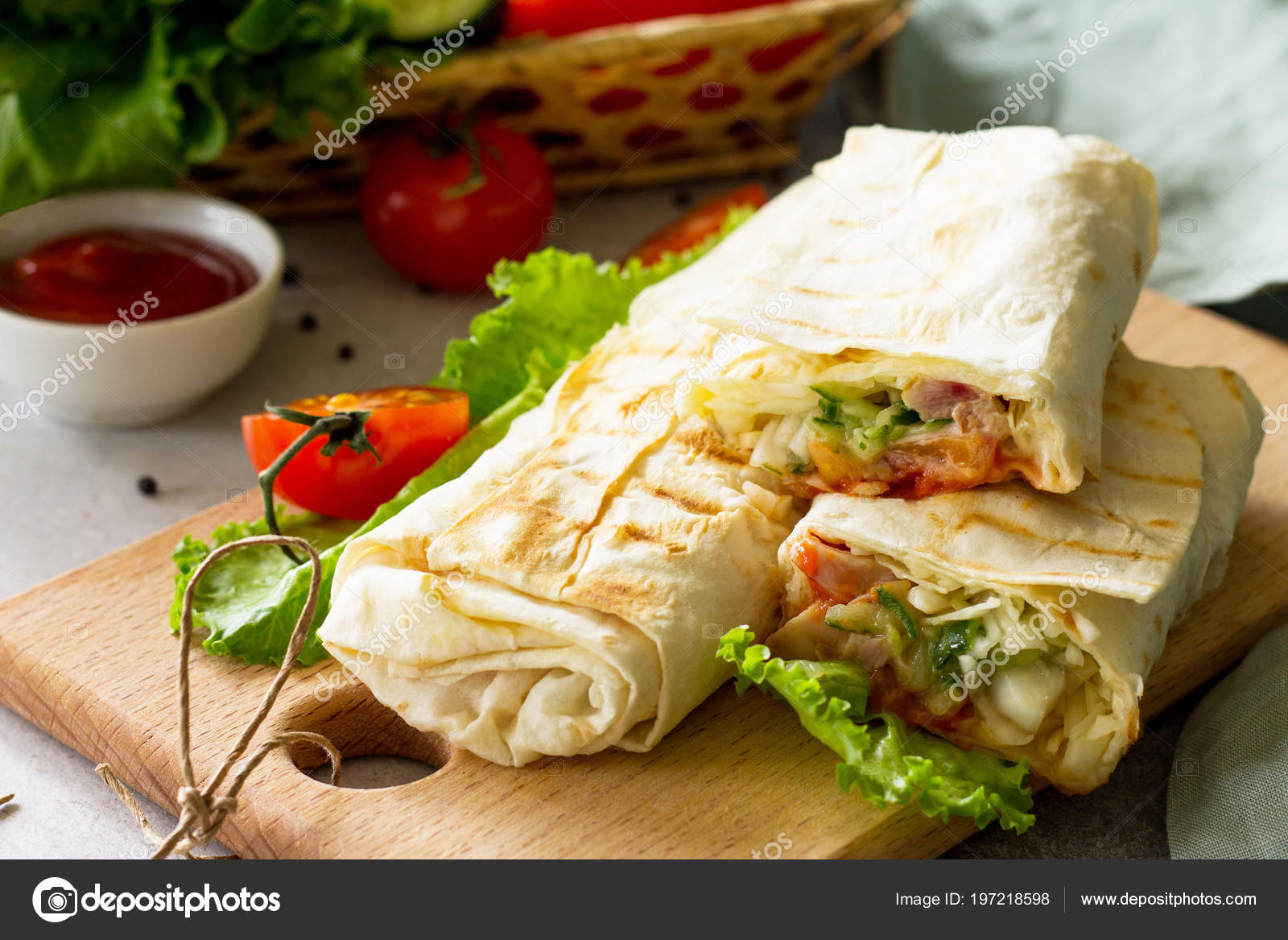 Shaurma Cut Half Shaurma Doner Meat Vegetables Bread Cake Light Stock ...