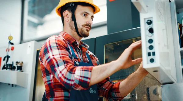 Operario maquina fotos de stock, imágenes de Operario maquina sin ...