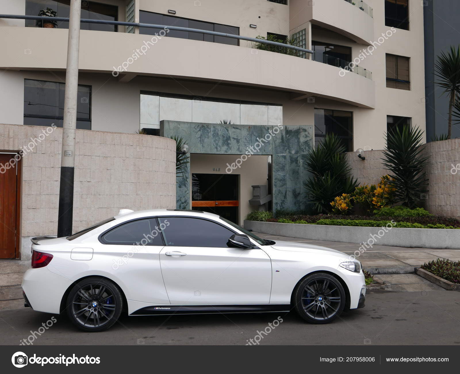 Lima Peru September 2016 Side View White Bmw M235I Coupe – Stock ...