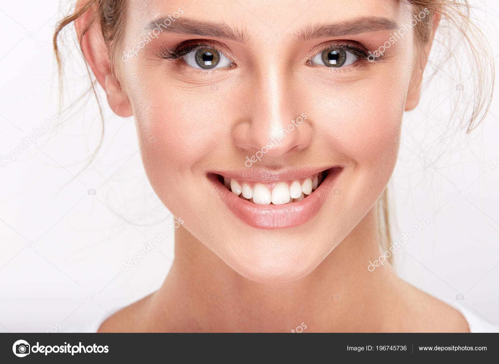 Beautiful Smiling Woman White Teeth Dentistry Concept — Stock Photo © VelesStudio #196745736
