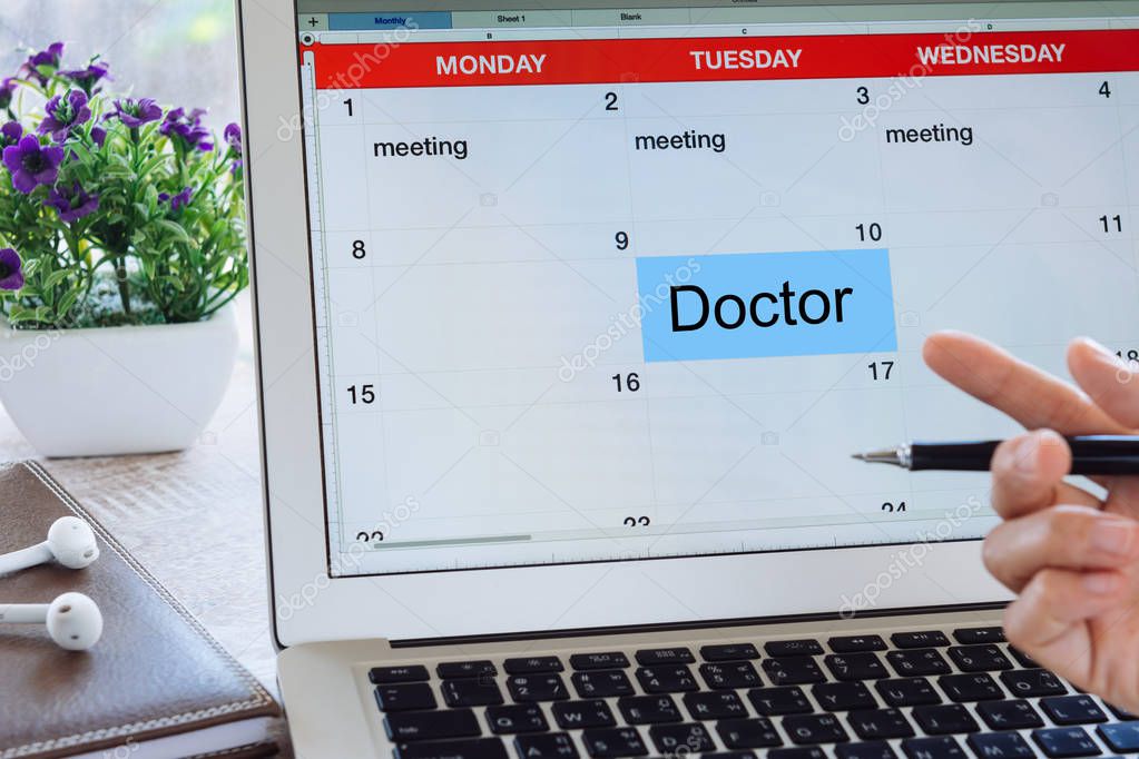 Concepto de cita del médico, Programar la planificación de la computadora portátil en el ...
