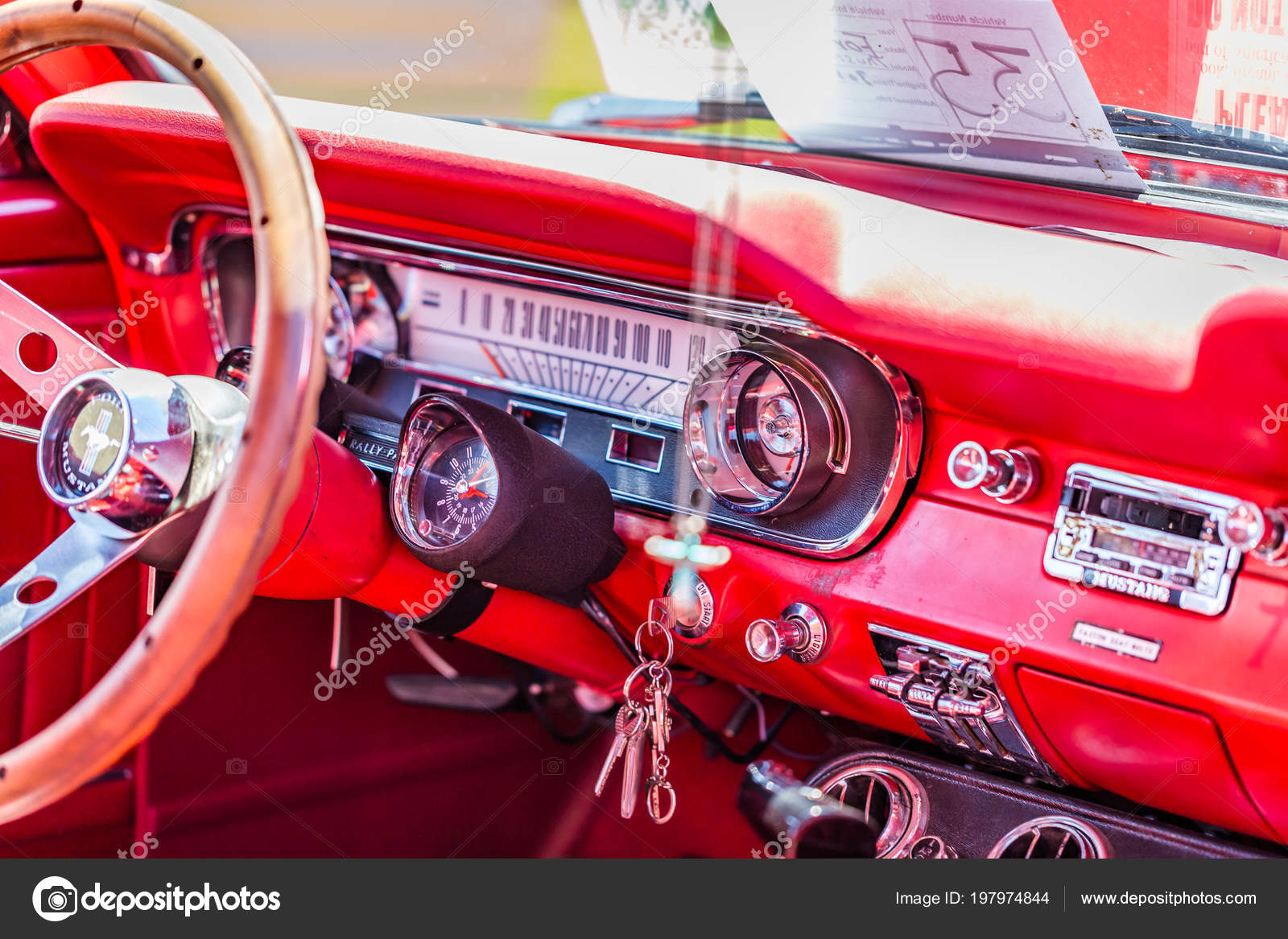 1965福特野马 2plus2 Fastback — 图库社论照片 © adifferentbrian #197974844