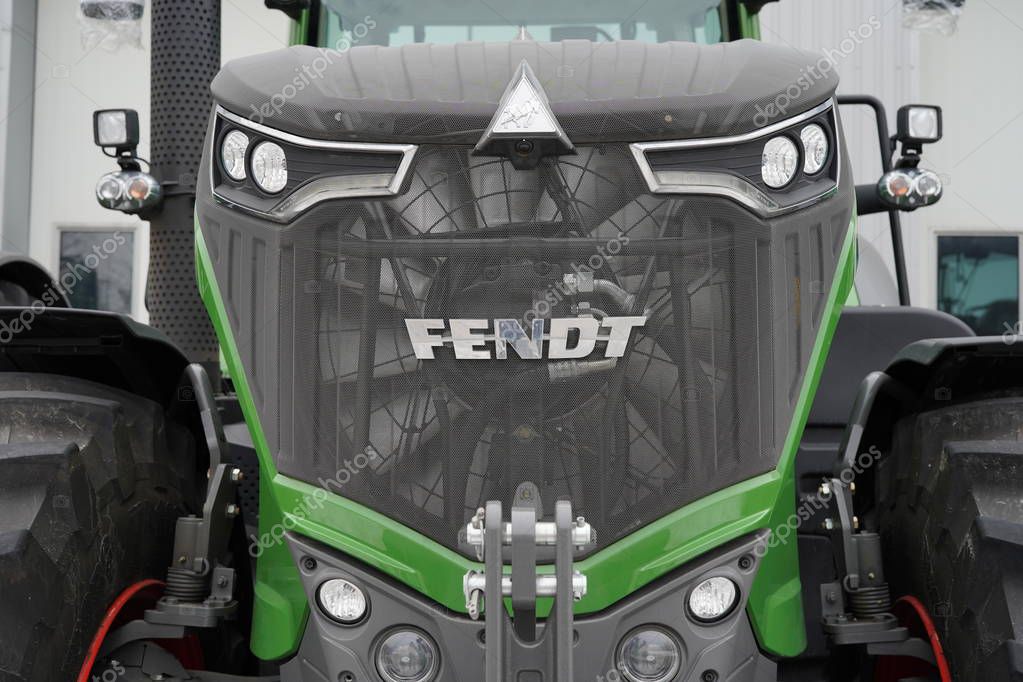 Tractor Fendt 1050 primer plano un transporte agrícola moderno, primer ...