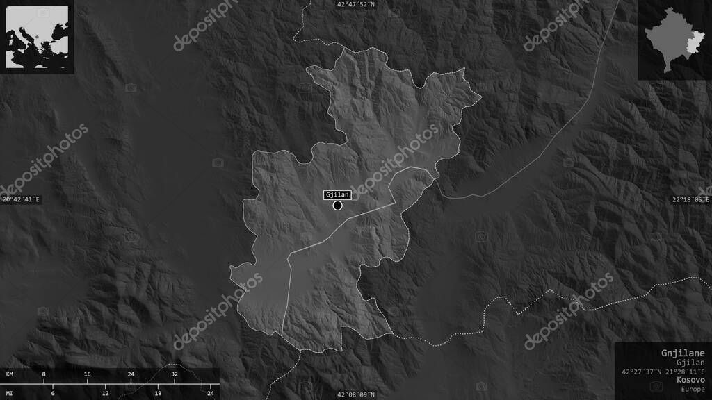 Gnjilane, distrito de Kosovo. Mapa a escala de grises con lagos y ríos ...