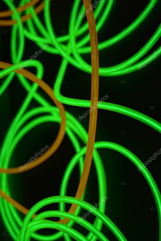 Brillantes hilos luminosos de neón amarillo y verde, lima en diferentes ...