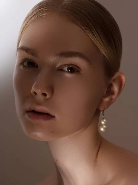 Pearl female model Images - Search Images on Everypixel