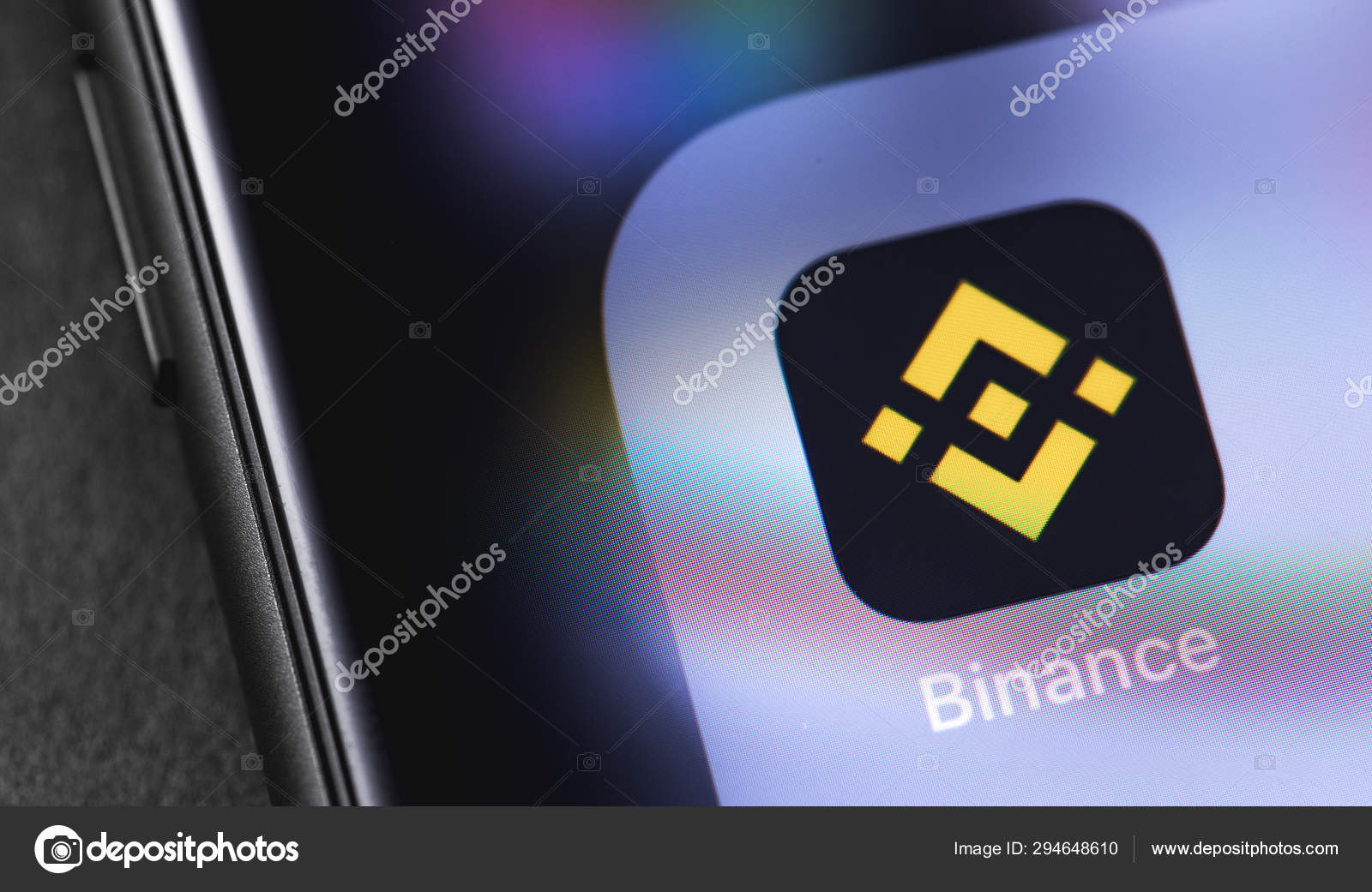 Binance icon app on the screen smartphone – Stock Editorial Photo ...