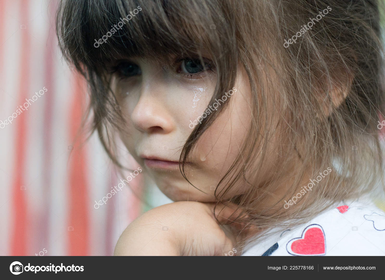 Petite Fille Triste Qui Pleure