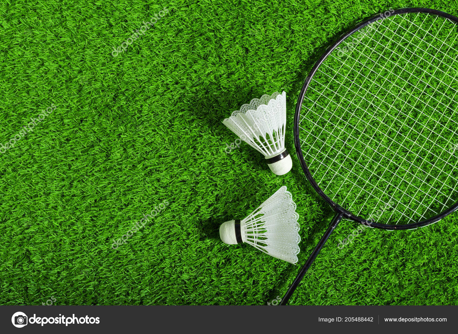 Shuttlecocks Badminton Racket Green Grass — Stock Photo © Fotofabrika ...