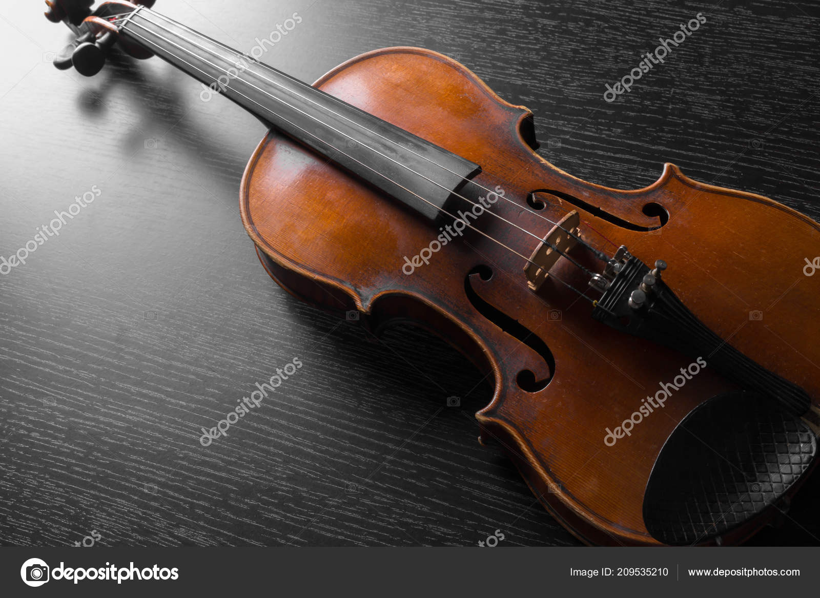 Old Violin Black Background Stock Photo by ©Fotofabrika 209535210