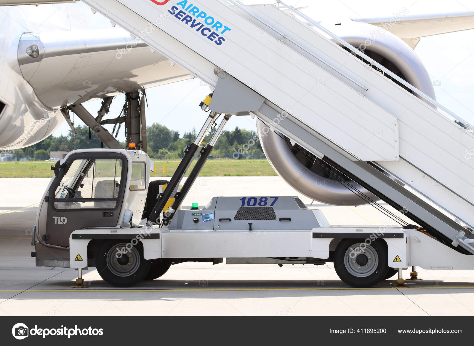 Boeing 787 Dreamliner Passenger Boarding Stairs Vehicle – Stock ...