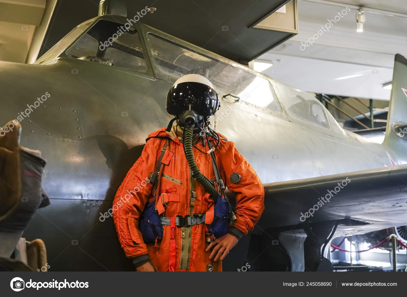 Jet Fighter Pilot Helmet Dummy Airplane Pilot Helmet Overalls ...