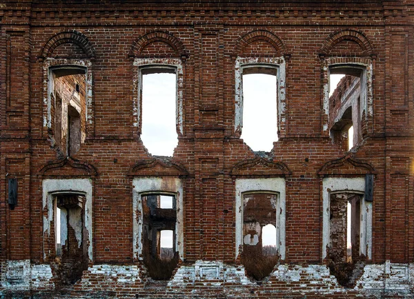 Abandoned Building Broken Windows Roof Old Red Brick House Field — Stock Photo © borjomi88 ...