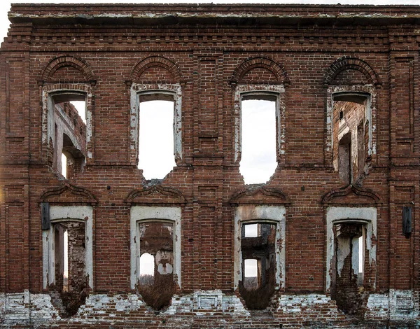 Abandoned Building Broken Windows Roof Old Red Brick House Field — Stock Photo © borjomi88 ...