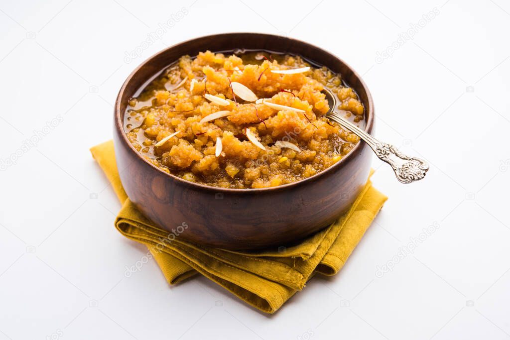 Moong dal halwa es un clásico plato dulce indio hecho con lentejas de ...