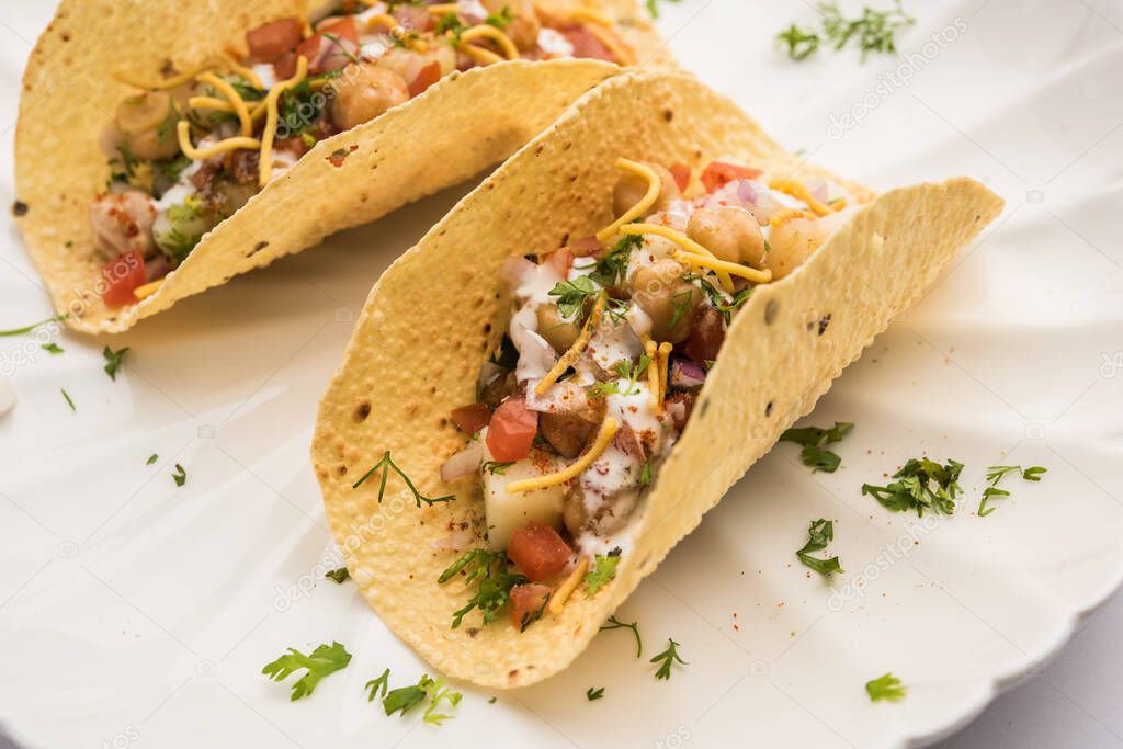 Masala Papad Tacos es una receta de aperitivo indio hecha al estilo de ...
