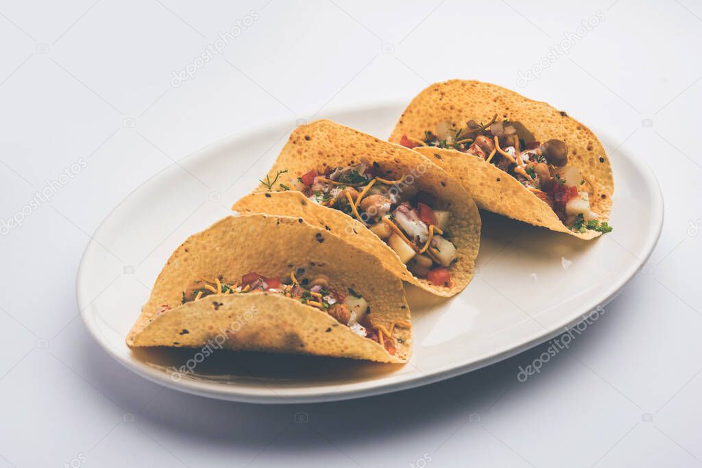 Masala Papad Tacos es una receta de aperitivo indio hecha al estilo de ...