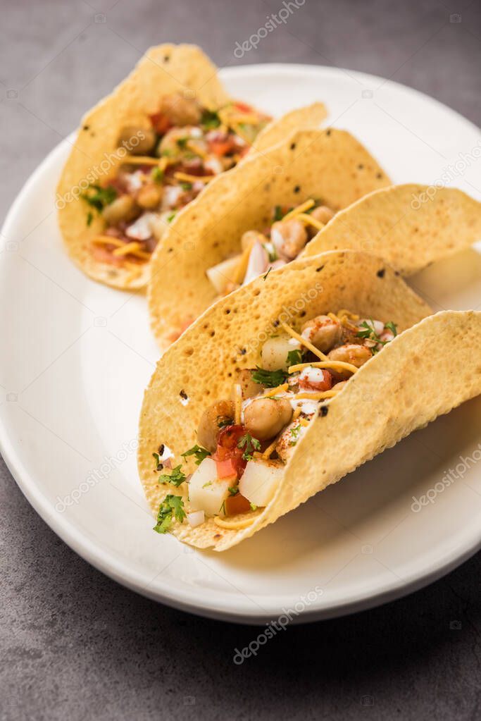 Masala Papad Tacos es una receta de aperitivo indio hecha al estilo de ...