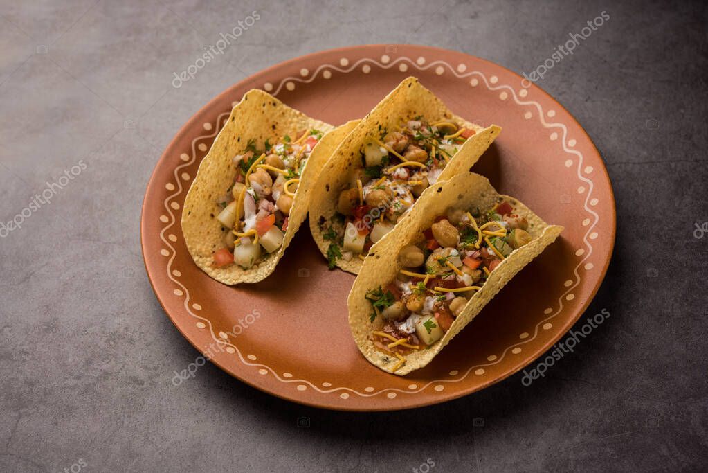 Masala Papad Tacos es una receta de aperitivo indio hecha al estilo de ...