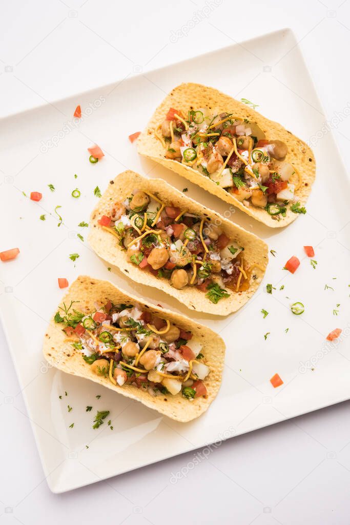 Masala Papad Tacos es una receta de aperitivo indio hecha al estilo de ...