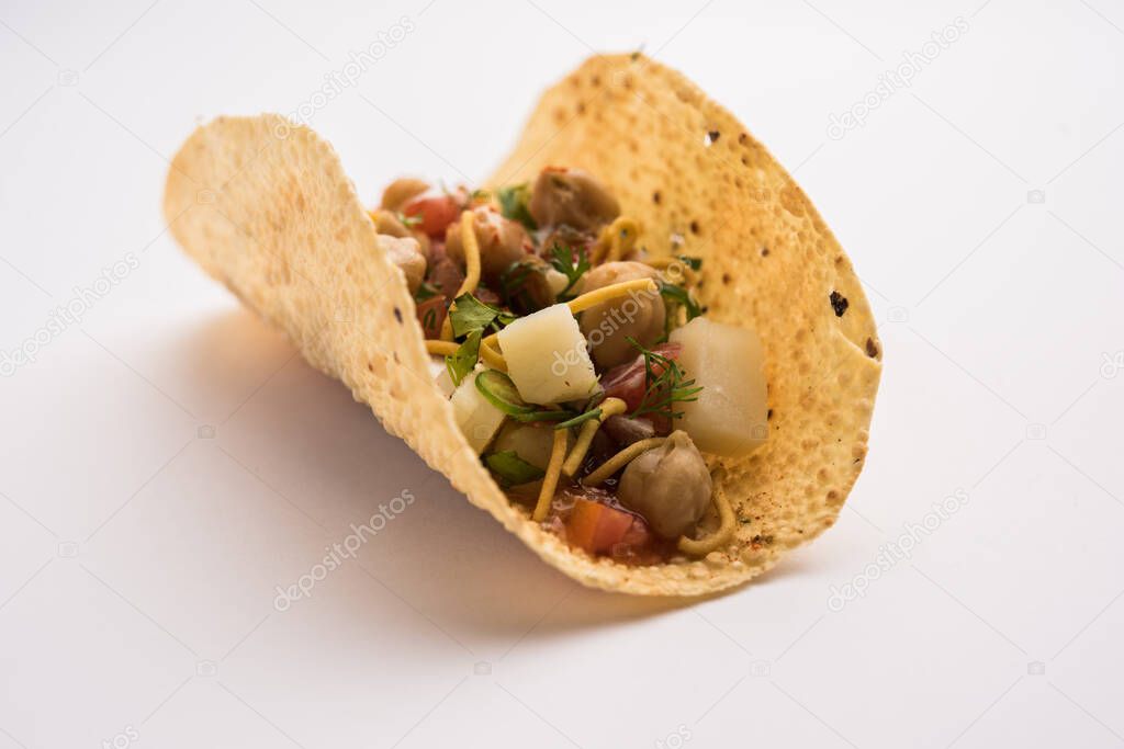 Masala Papad Tacos es una receta de aperitivo indio hecha al estilo de ...