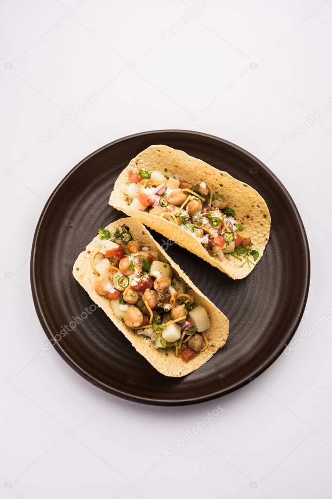 Masala Papad Tacos es una receta de aperitivo indio hecha al estilo de ...