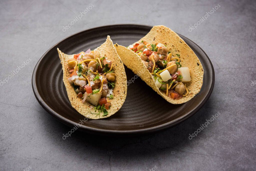 Masala Papad Tacos es una receta de aperitivo indio hecha al estilo de ...