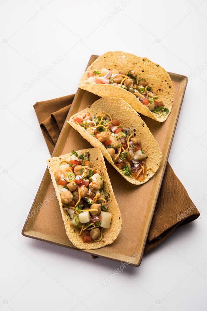 Masala Papad Tacos es una receta de aperitivo indio hecha al estilo de ...