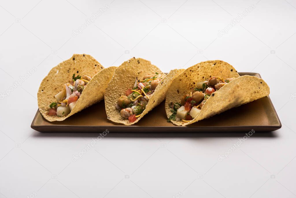 Masala Papad Tacos es una receta de aperitivo indio hecha al estilo de ...