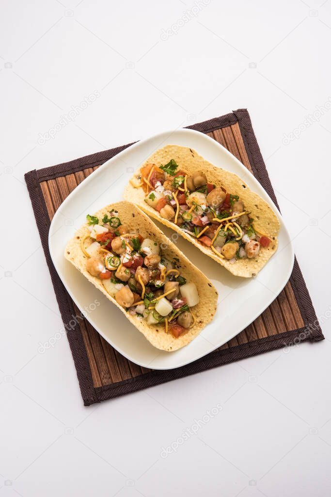 Masala Papad Tacos es una receta de aperitivo indio hecha al estilo de ...
