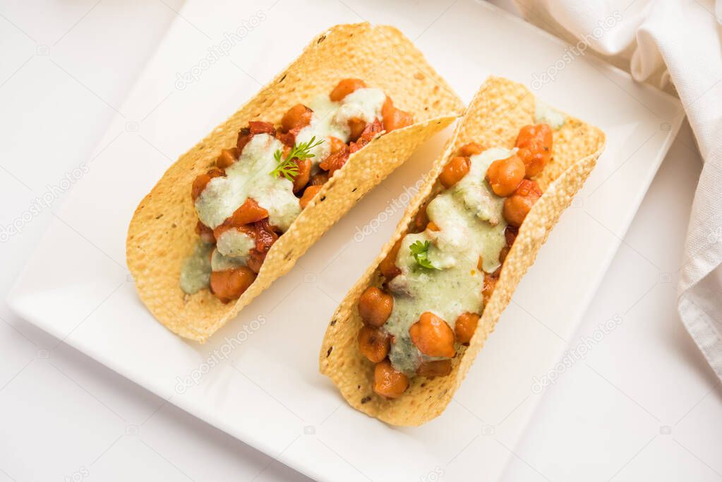 Masala Papad Tacos es una receta de aperitivo indio hecha al estilo de ...