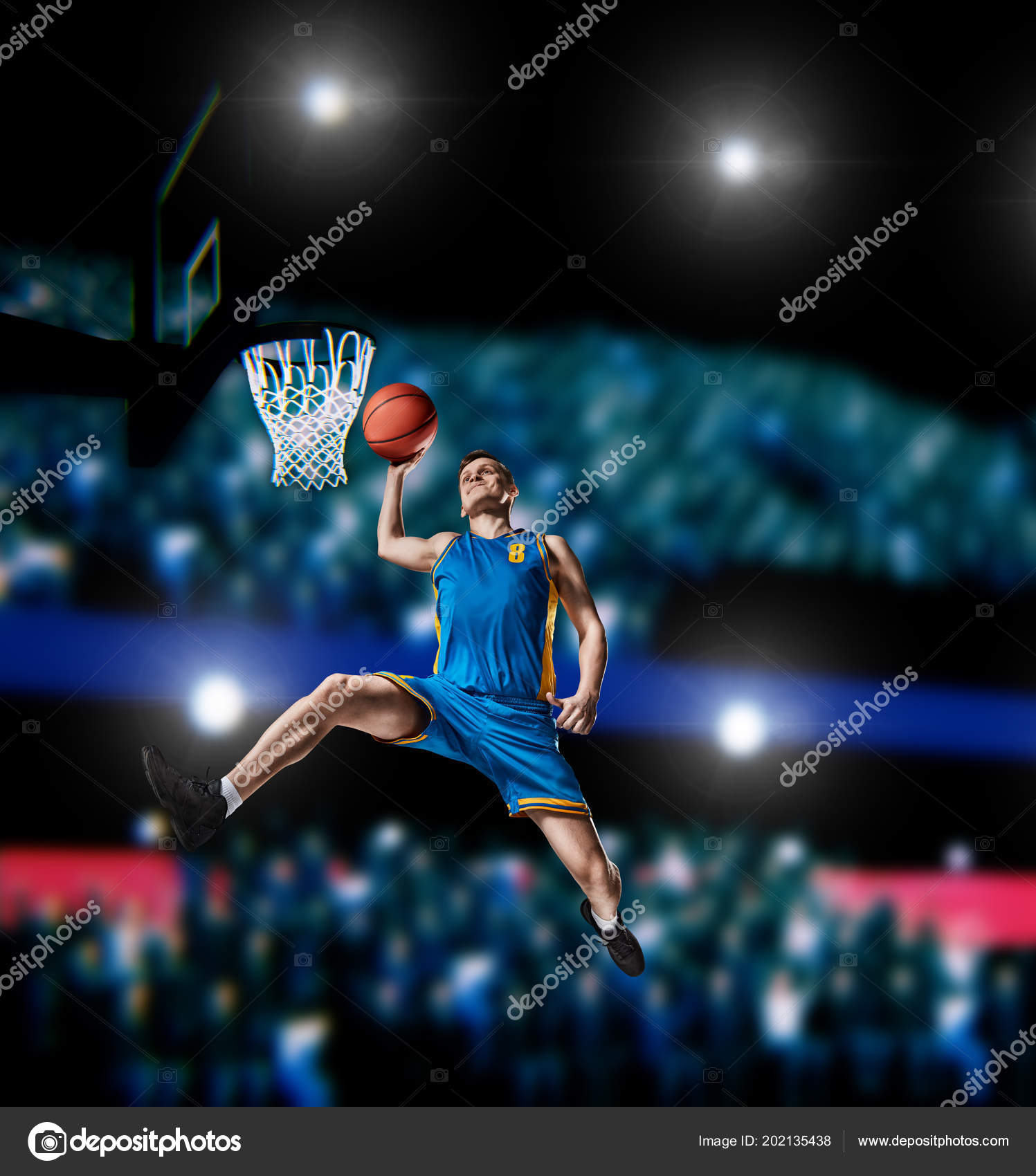 Basketball player making slam dunk on basketball arena — Stock Photo ...