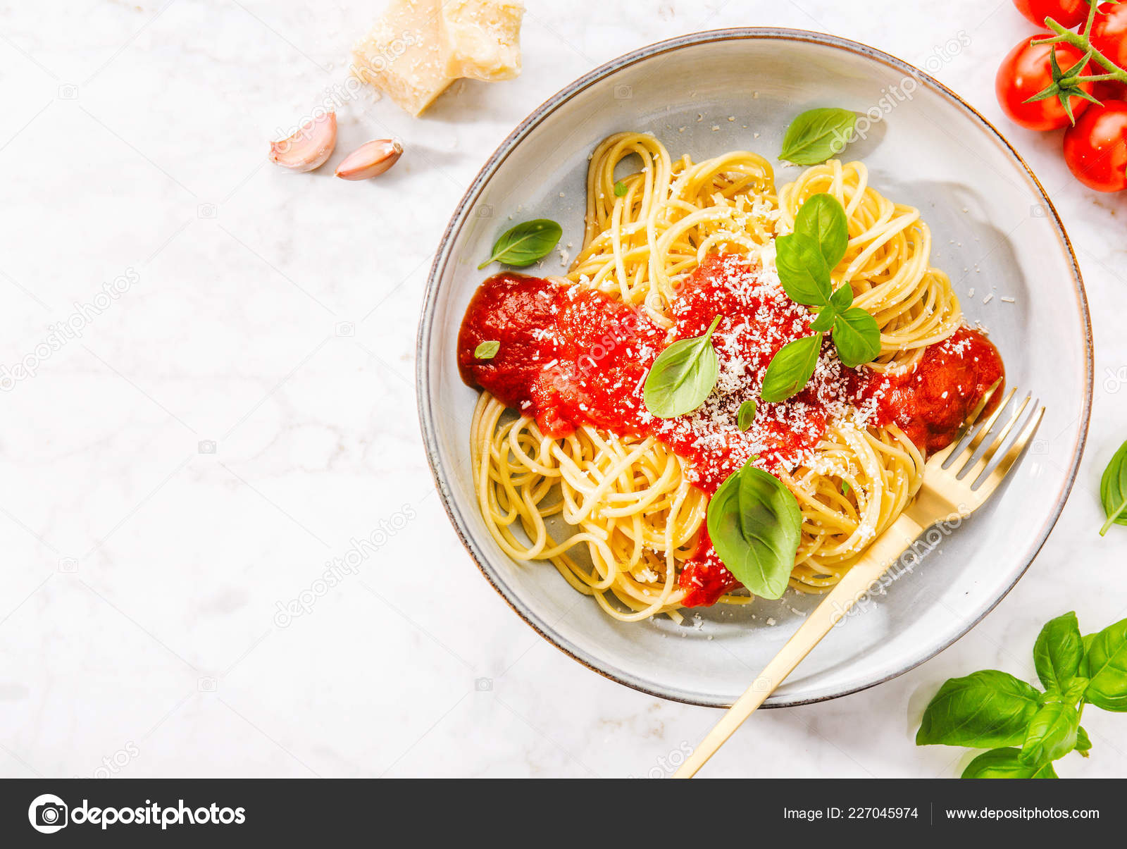 Top View Spaghetti Tomato Sauce Parmesan Bowl Stock Photo by ©nerudol ...