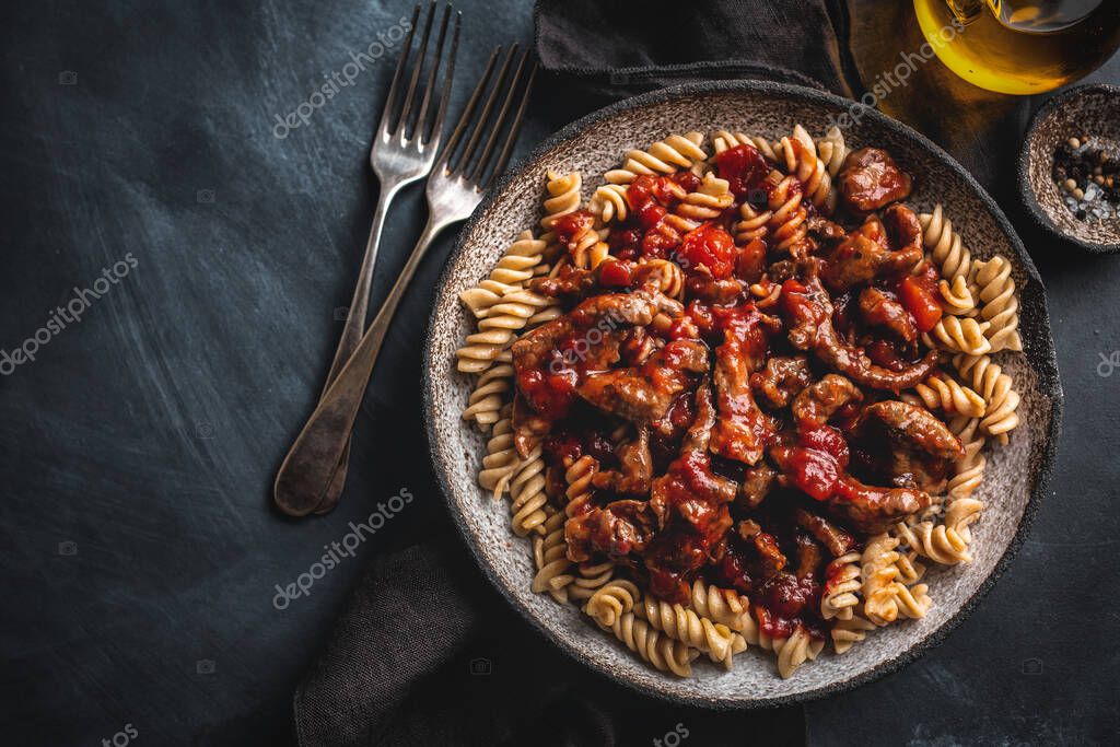 Sabrosos trozos de carne de res rellenos o stroganoff de carne de res ...