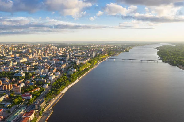 O banco e o rio volga Stock Photos, Royalty Free O banco e o rio volga ...