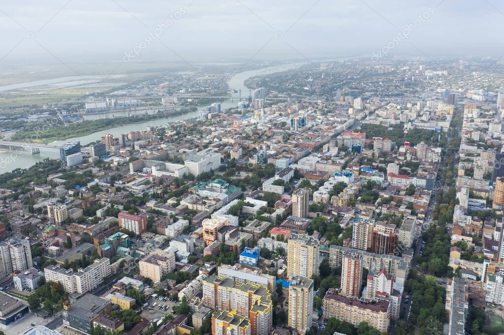 Vista aérea desde el dron, panorama de Rostov en Don, una vista desde ...