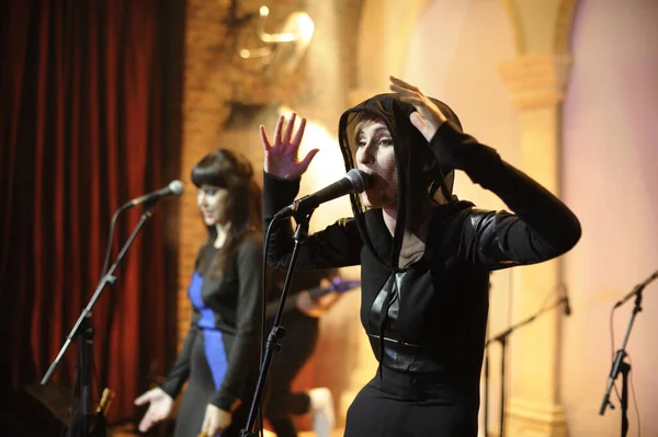 Singer pointing Stock Photos, Royalty Free Singer pointing Images ...