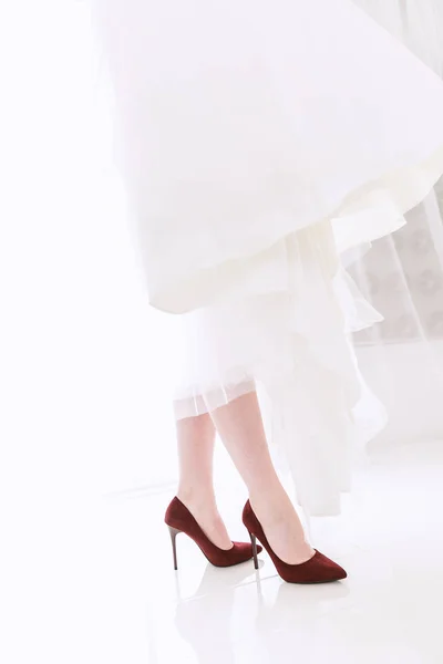 Bride red shoes images libres de droit, photos de Bride red shoes ...