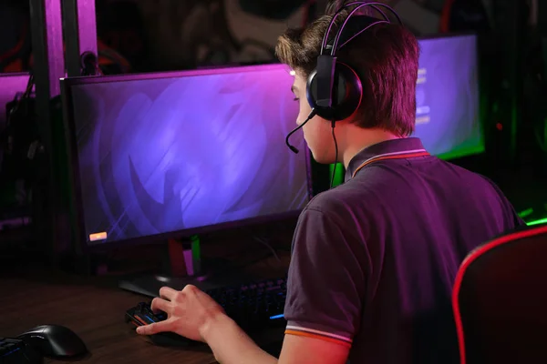 Professional gamer Stock Photos, Royalty Free Professional gamer Images ...