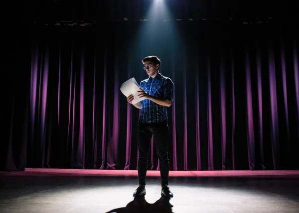 Actors rehearsing Stock Photos, Royalty Free Actors rehearsing Images ...